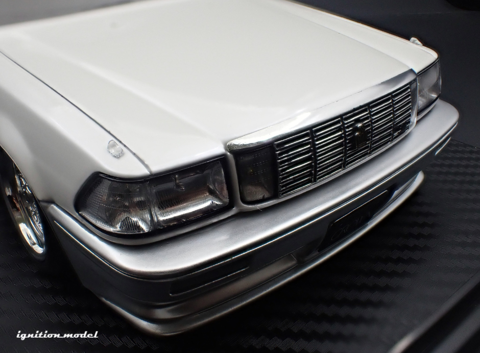 (Pre-Order) 1:18 Toyota Crown Royal Saloon G (130) -- Pearl White/Silv