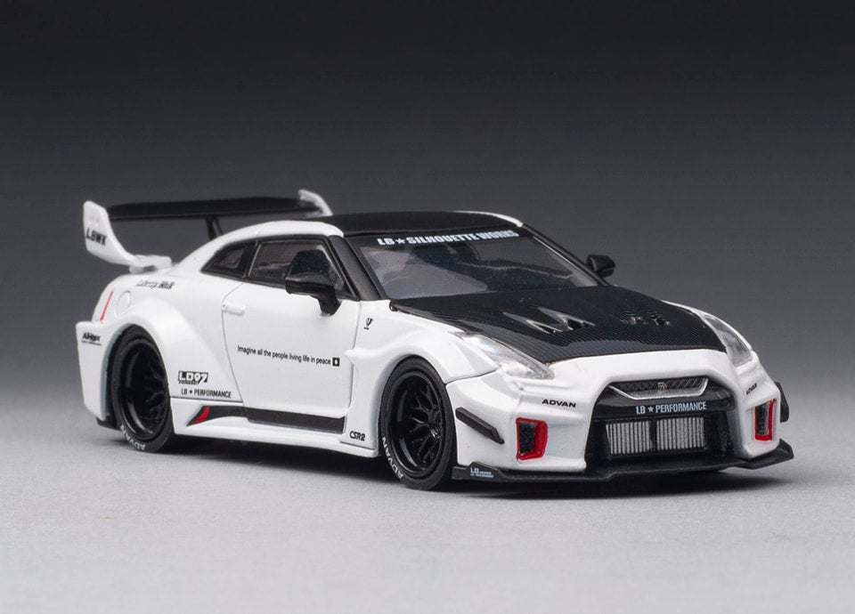 1:64 Nissan R35 LBWK Super Silhouette 35GT-RR -- White w/Carbon -- CM-
