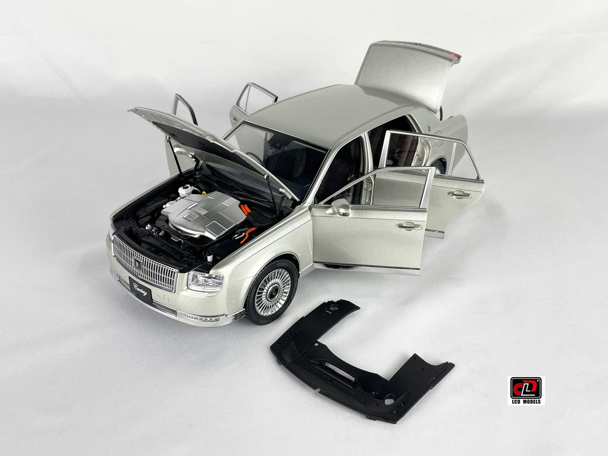 1:18 Toyota Century G60 -- Silver -- LCD Models