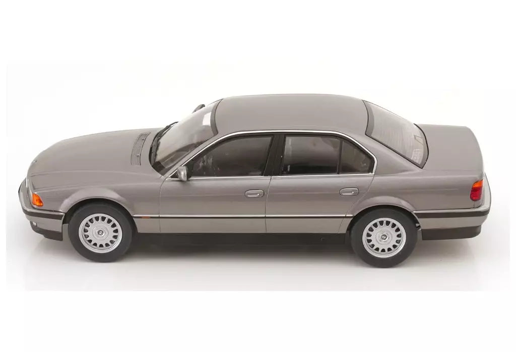 1:18 BMW 740i E38 1st Series 1994 -- Grey Metallic -- KK-Scale