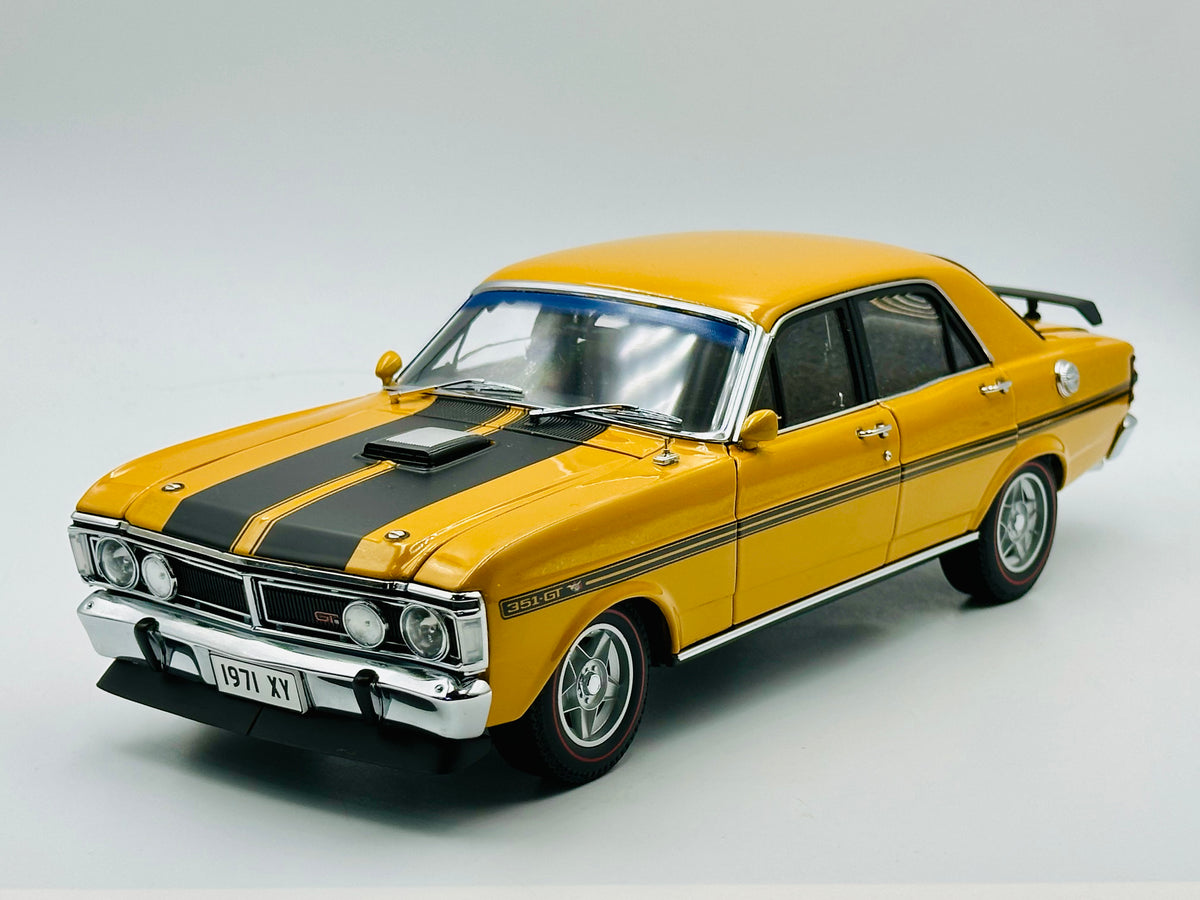 1:18 Ford XY Falcon Phase III GT-HO -- Yellow Ochre -- Classic Carlect