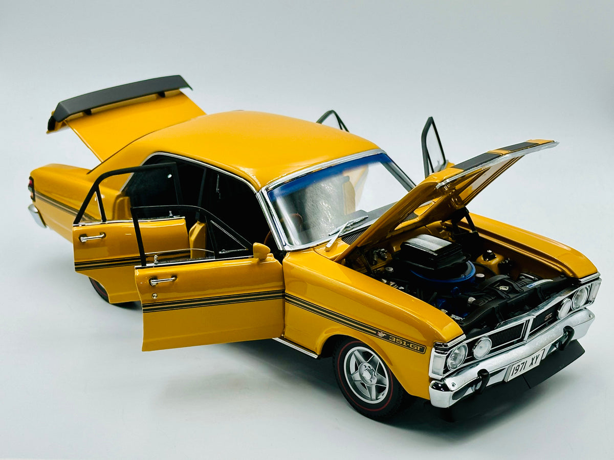 1:18 Ford XY Falcon Phase III GT-HO -- Yellow Ochre -- Classic Carlect