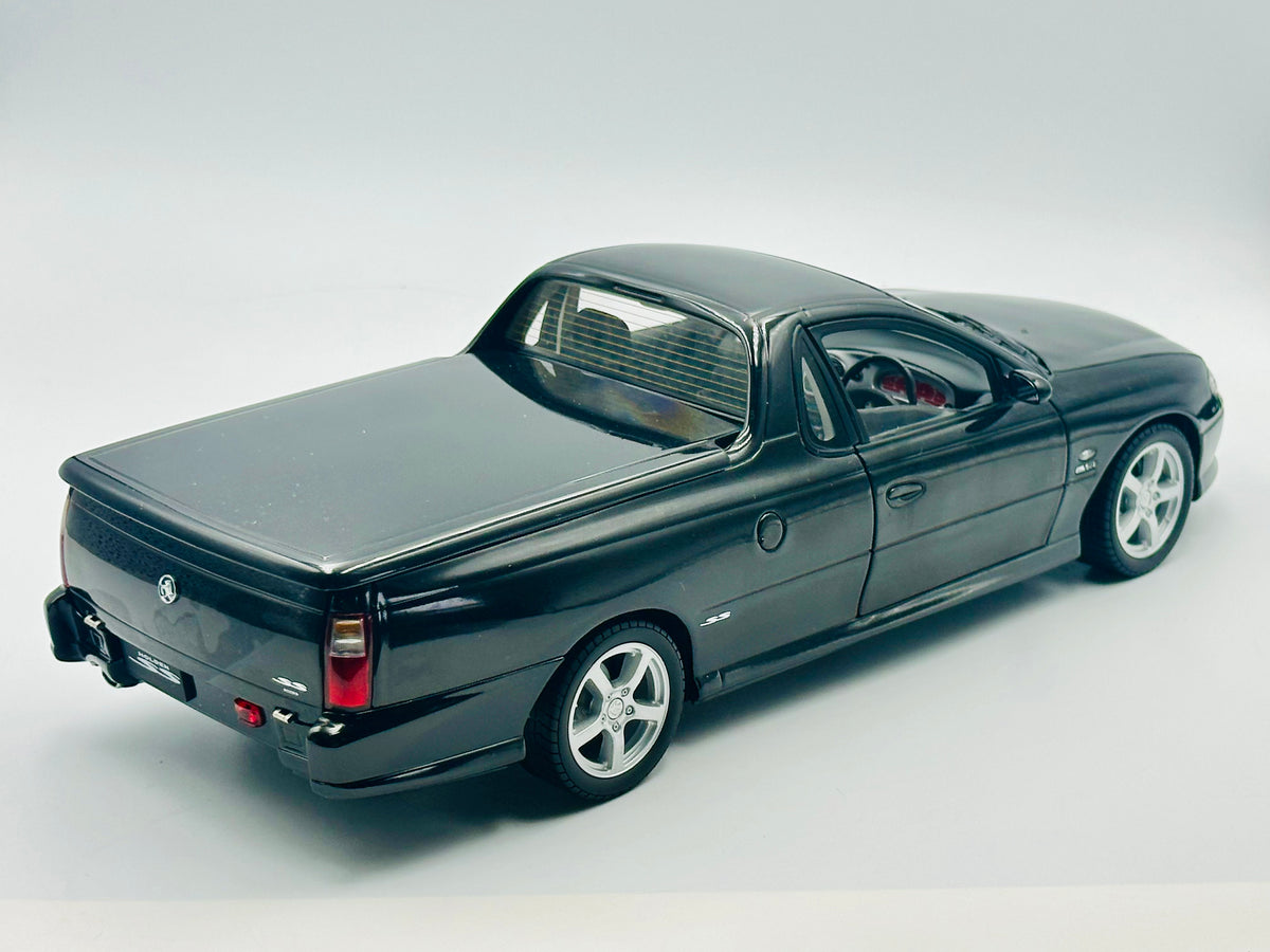 1:18 Holden VU SS Ute -- Phantom Black -- Classic Carlectables