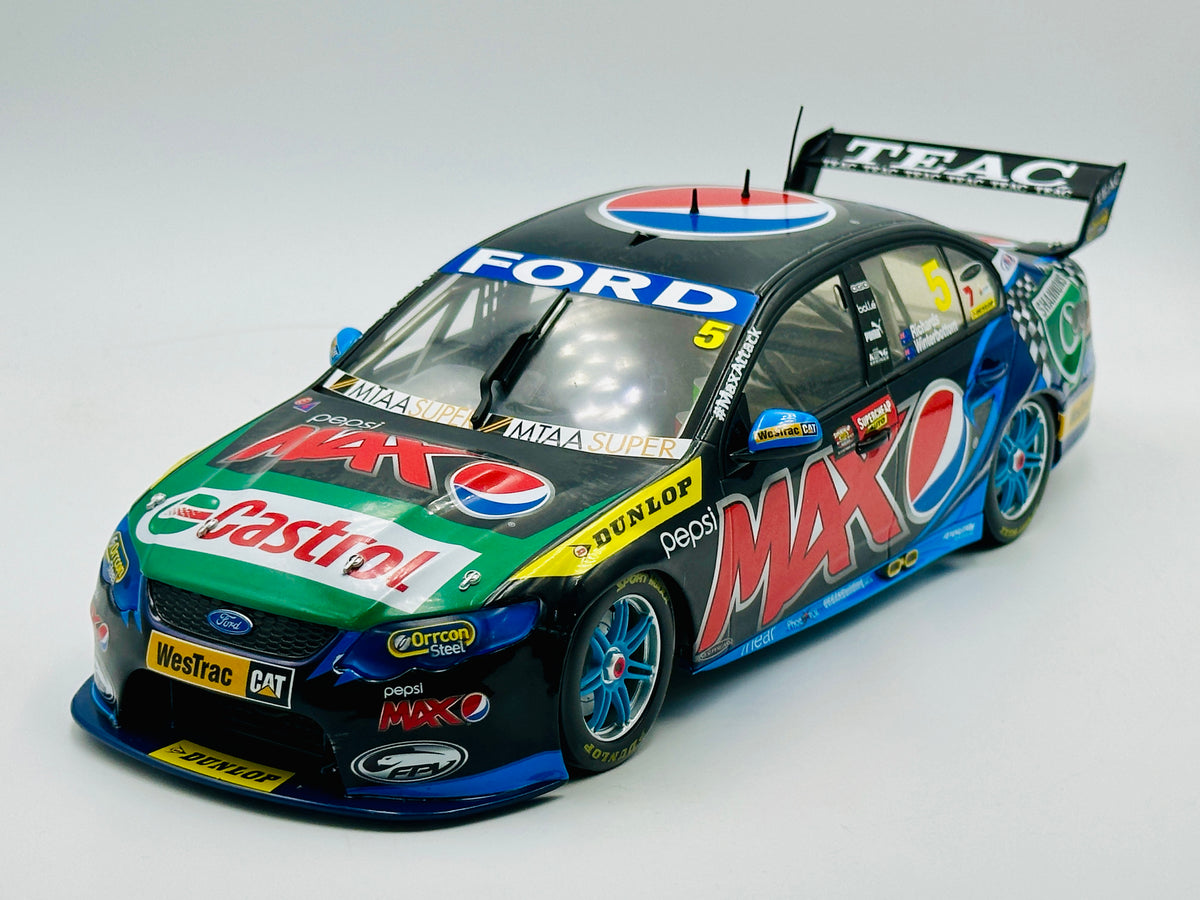1:18 2013 Bathurst Winner -- #5 Winterbottom /Richards -- Classic Carl