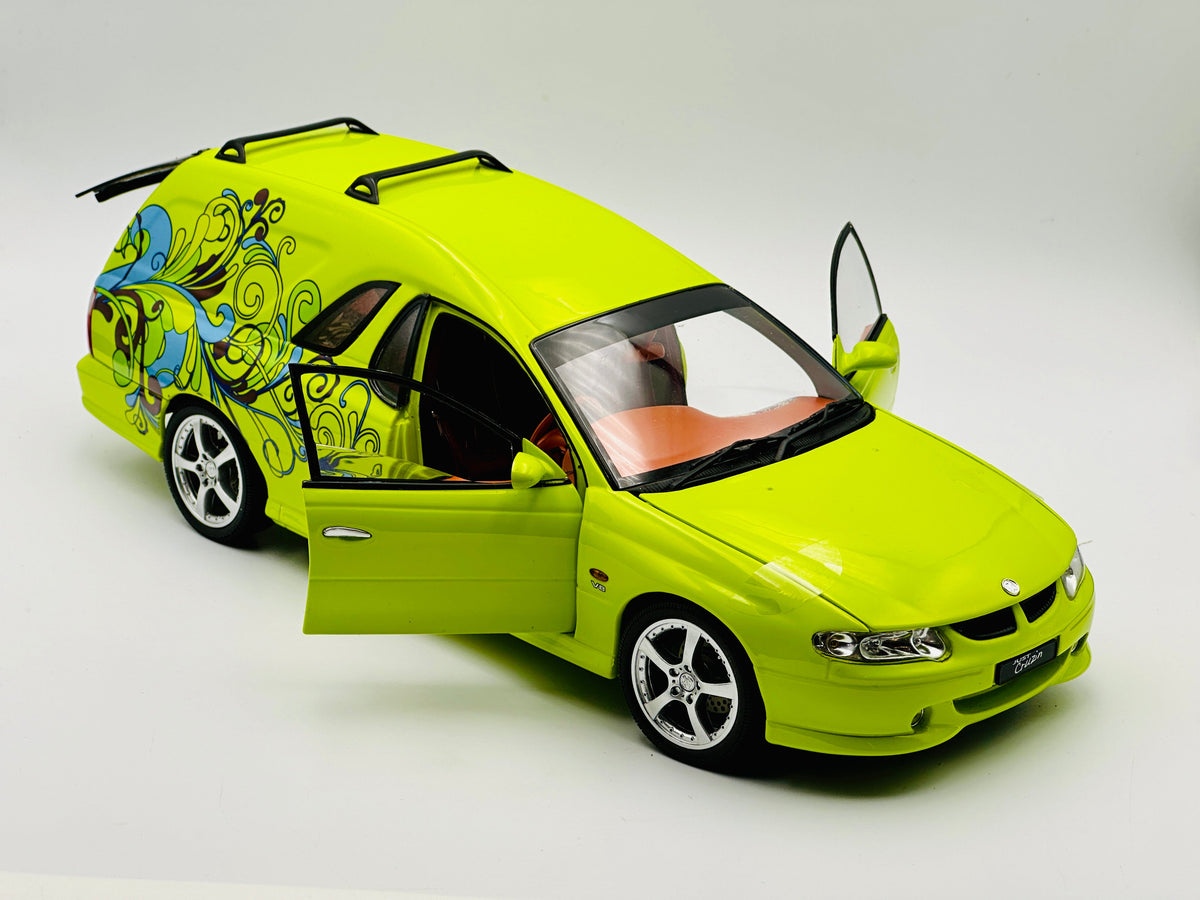 1:18 Holden VU Commodore Panel Van -- Barbados Green -- Classic Carlec