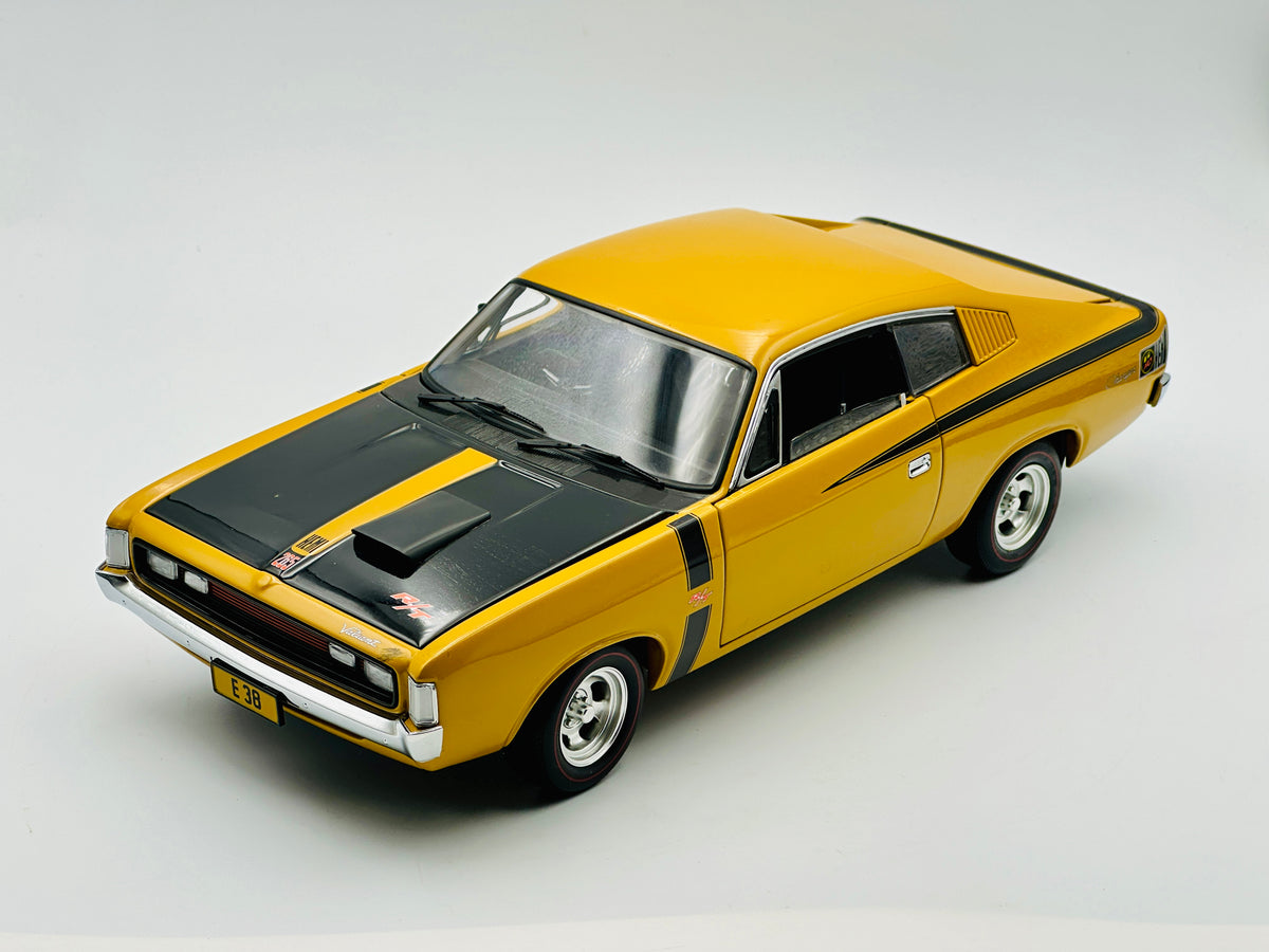 1:18 Valiant E38 R/T Charger 'Small Tank' -- Hot Mustard -- Classic Ca