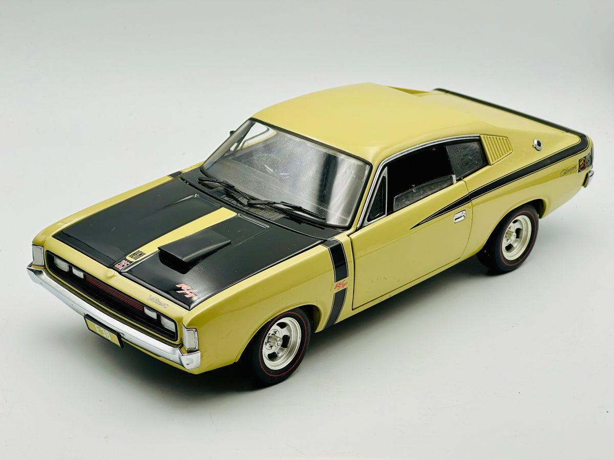 1:18 Valiant E38 R/T Charger 'Big Tank' -- Blonde Olive -- Classic Car