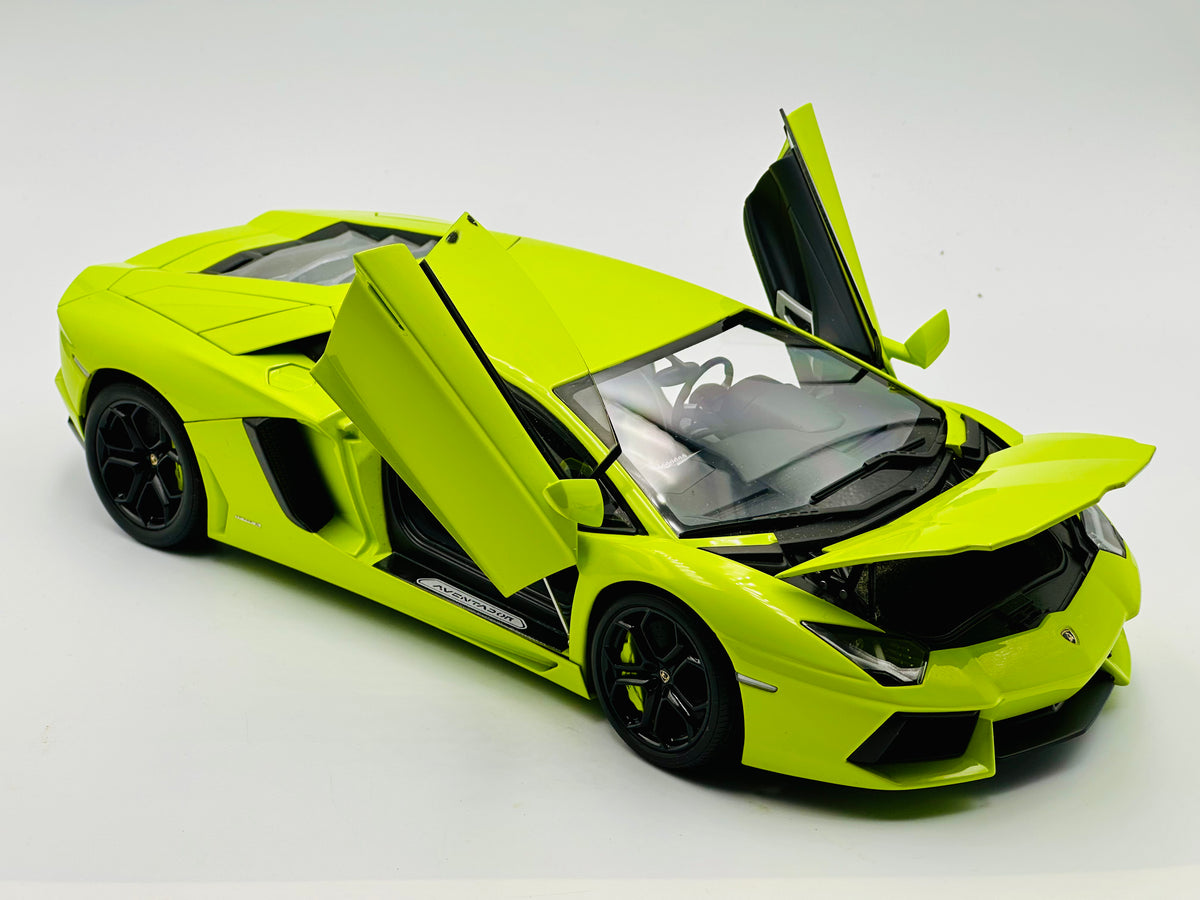 1:18 Lamborghini Aventador LP700-4 -- Verde Ithaca/Green -- AUTOart 74