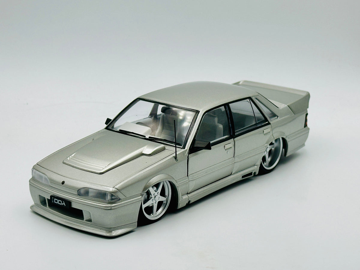 1:24 Holden VL Commodore Walkinshaw -- Silver -- DDA Collectibles: Sfr