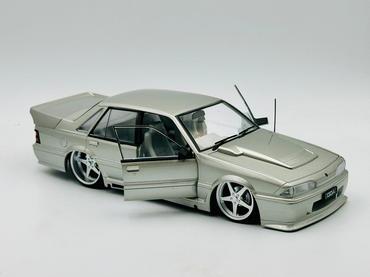 1:24 Holden VL Commodore Walkinshaw -- Silver -- DDA Collectibles: Sfr