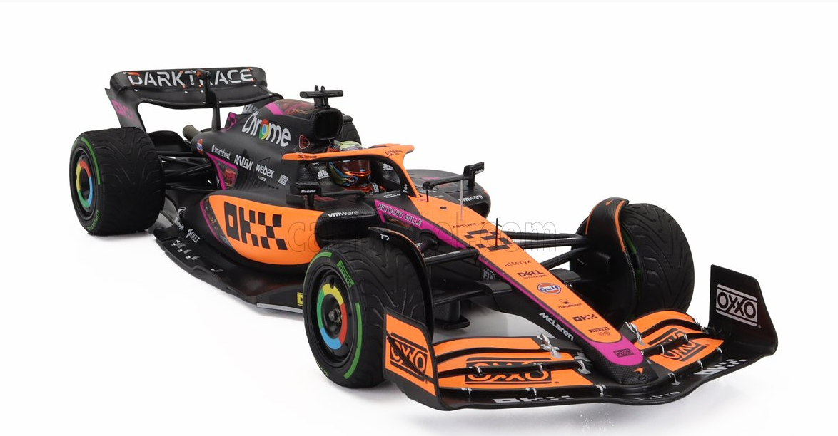 1:18 2022 Daniel Ricciardo - Singapore GP - McLaren MCL36 -- Minichamp